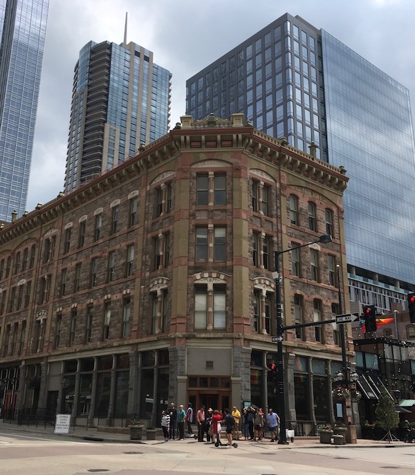 In a daze in Denver…Larimer Square | Queen of the Dirt